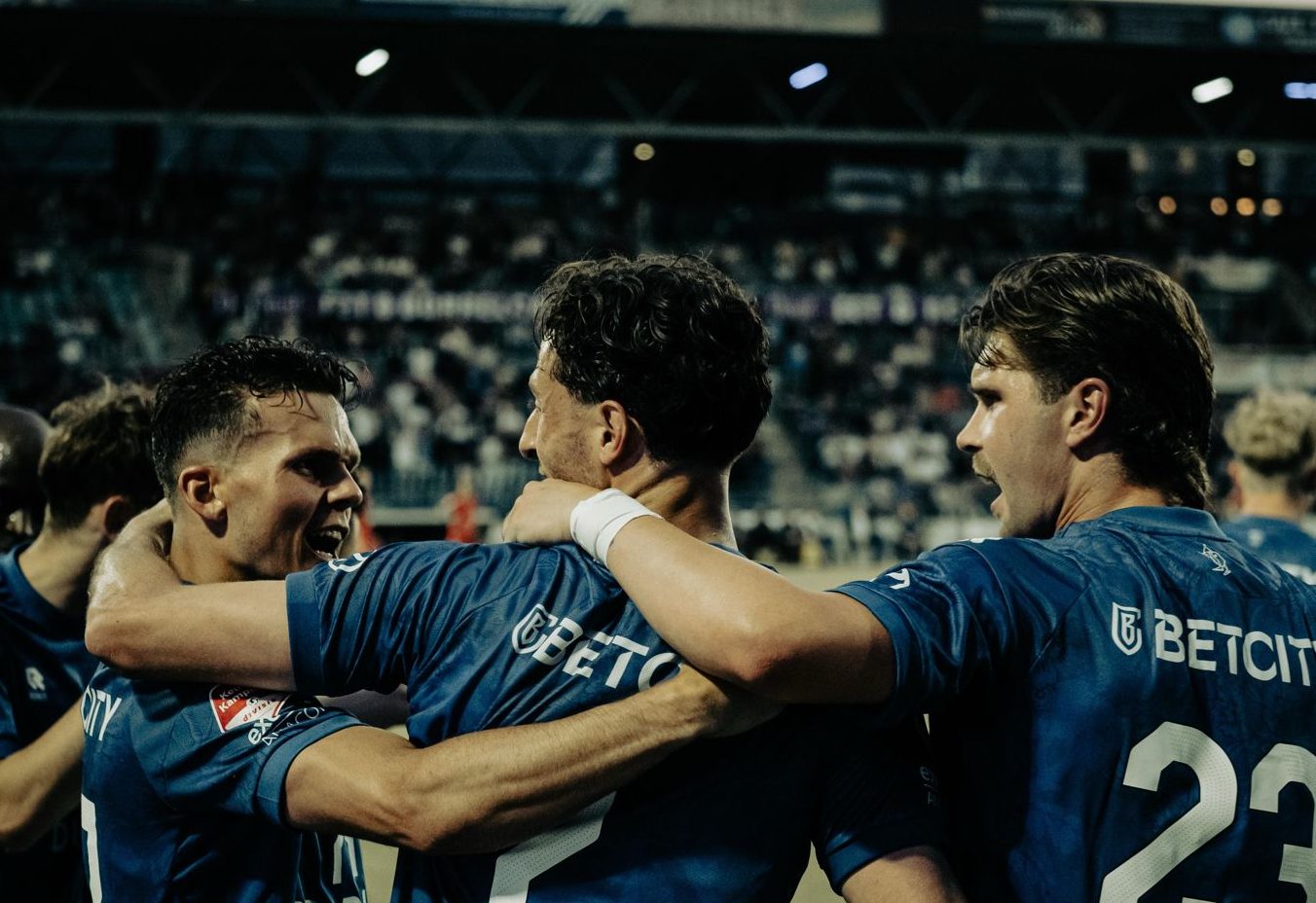 Winst op avond vol sfeer en sentiment – FC Den Bosch